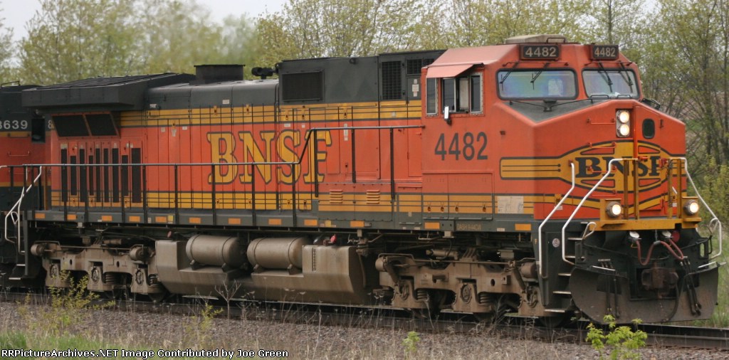BNSF 4482